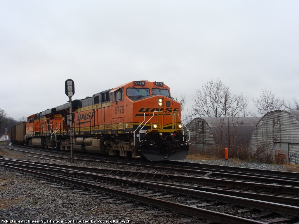 BNSF 5776